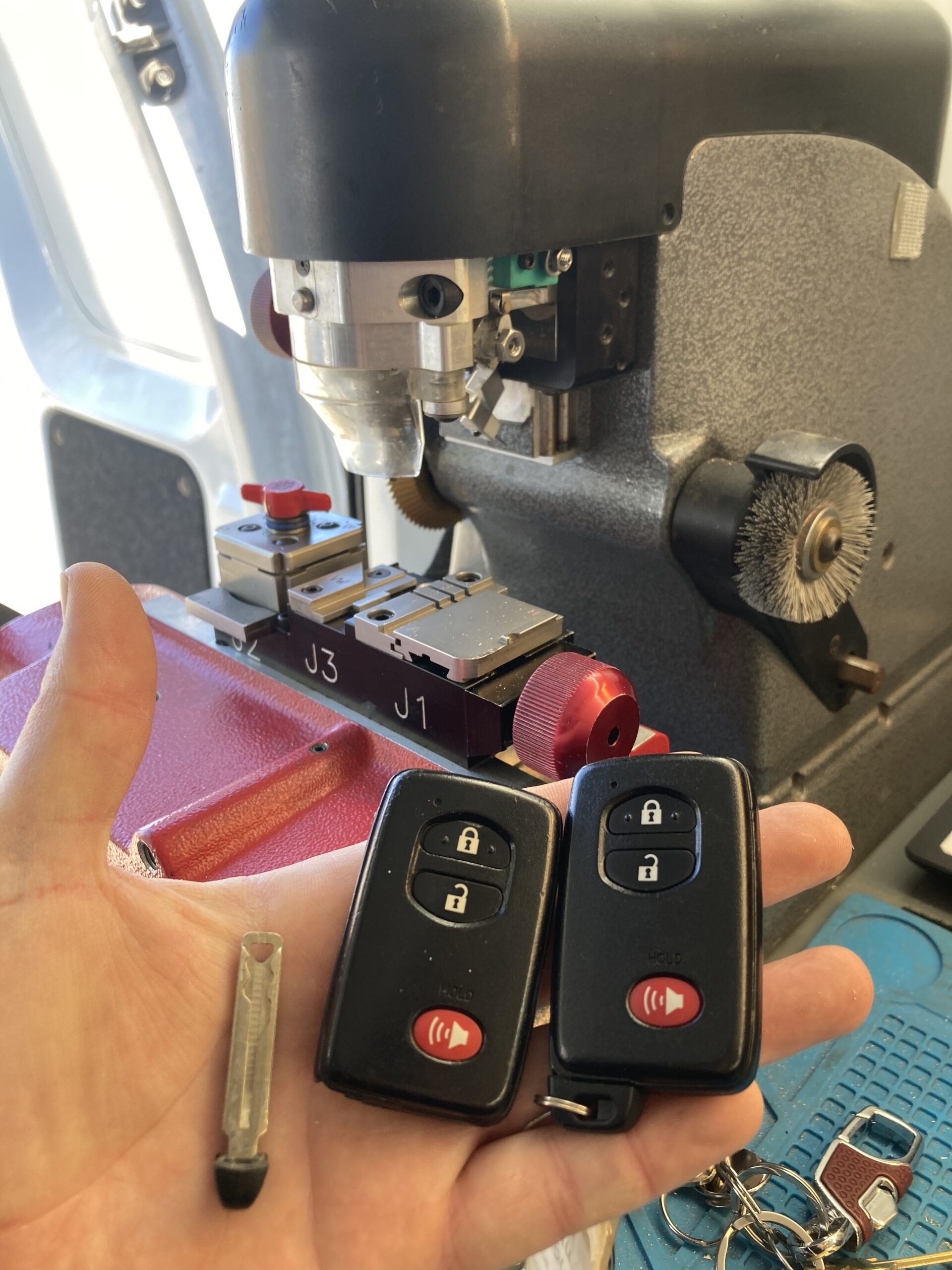 Automotive Locksmith Services --Friendly Locksmith